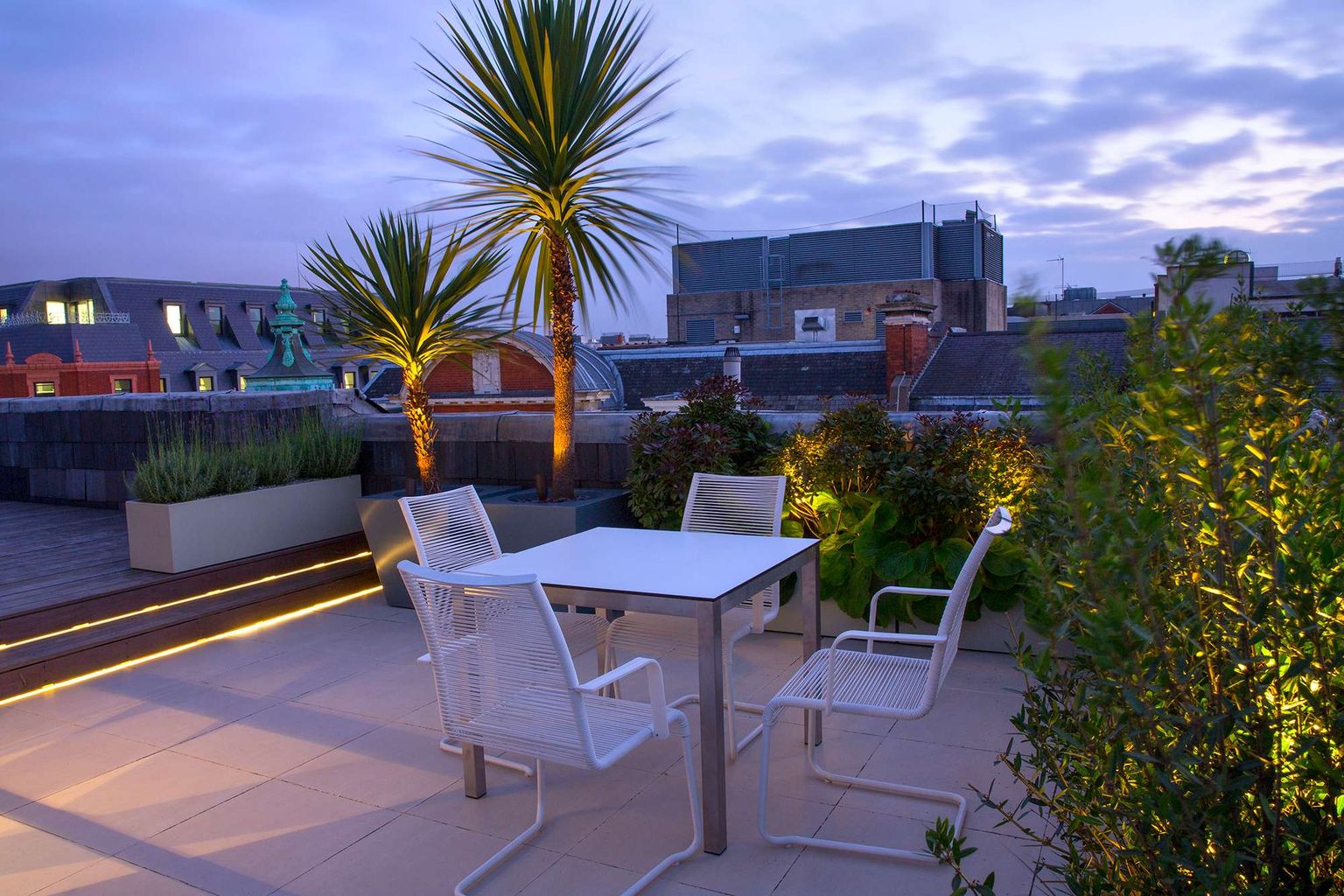 Strand roof garden design: mediterranean floras, iconic landmarks ...