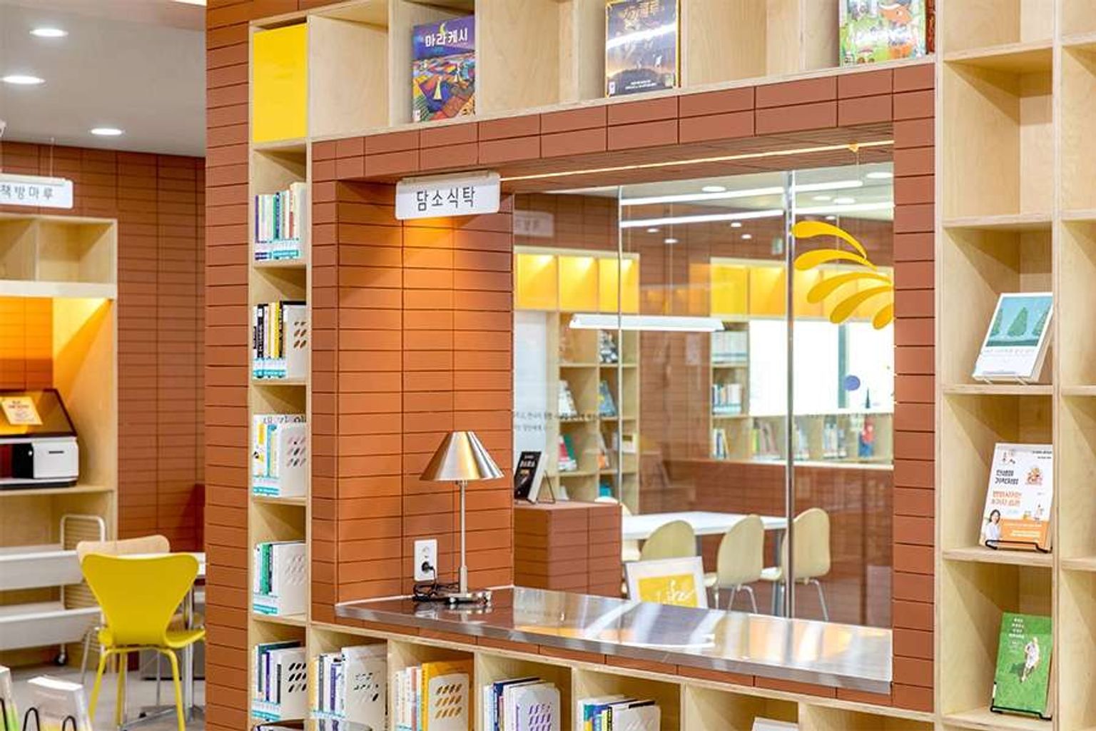 The red brick library | 호미파이 & homify