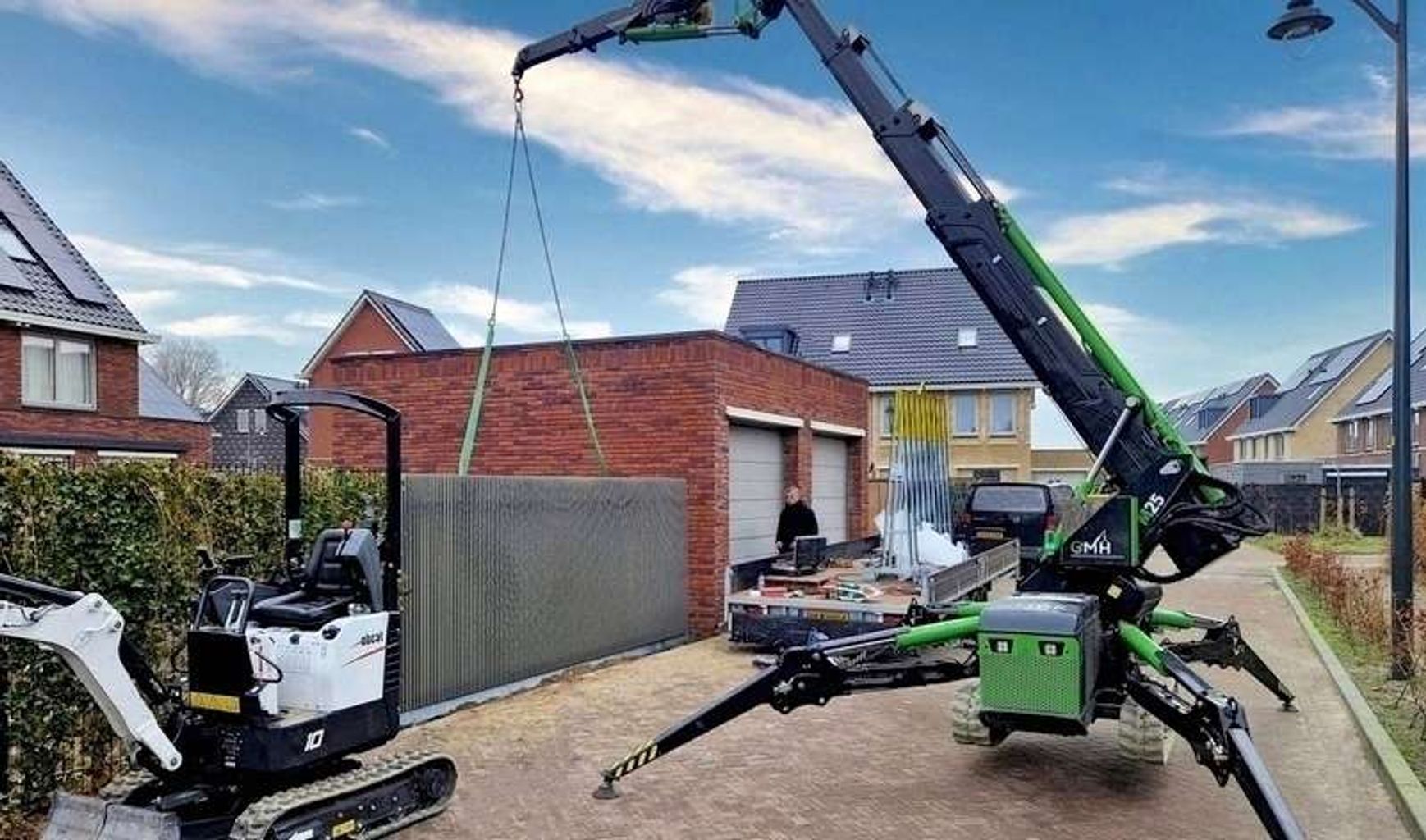 Prefab elektrische lamellen toegangspoort met gemetselde poeren of ...