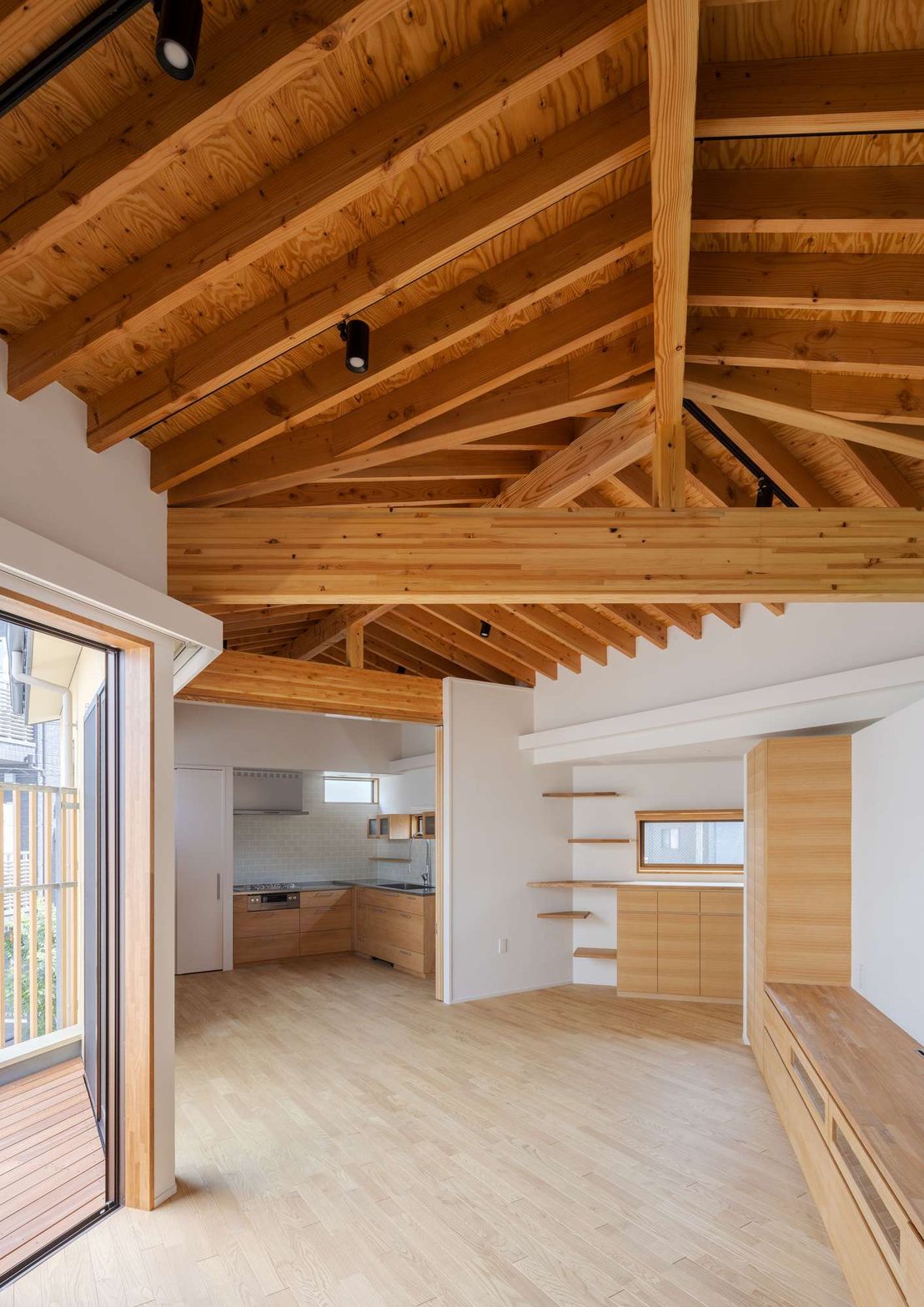 猫と遊ぶ大きなテラスのある「斜め40do猫の家」/東京都北区 | homify