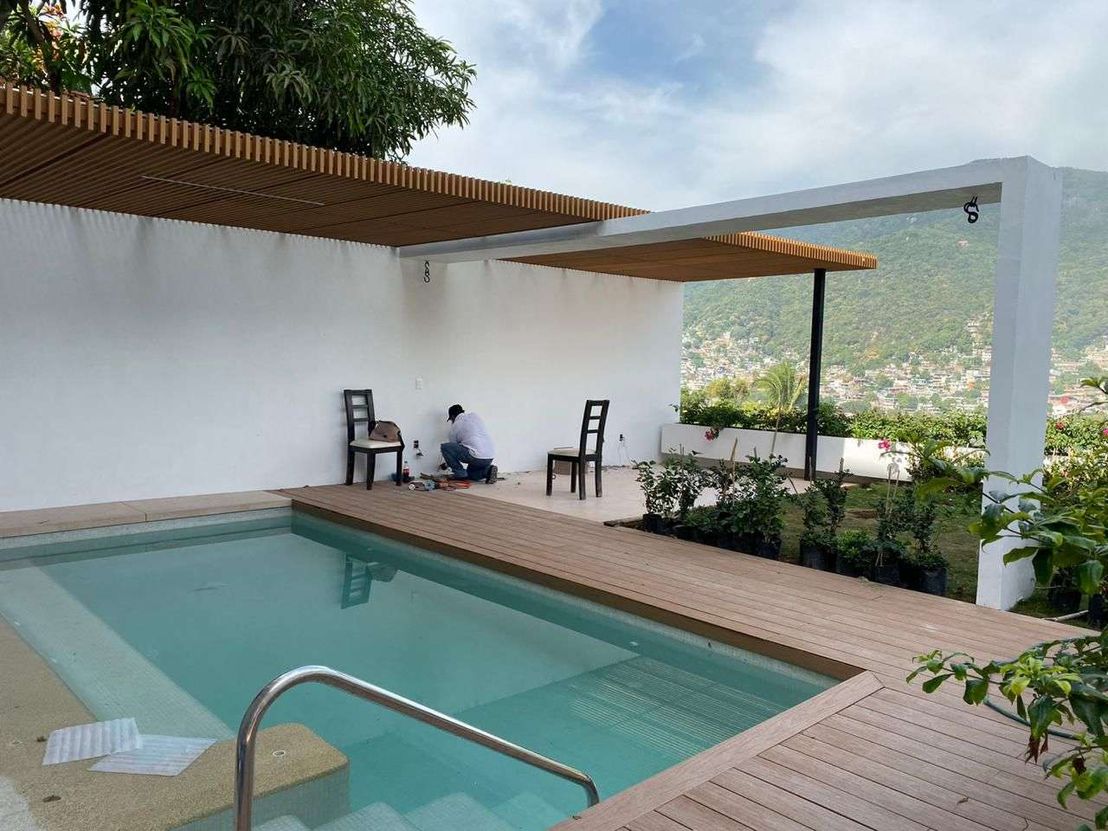 Alberca moderna con Deck de madera | homify