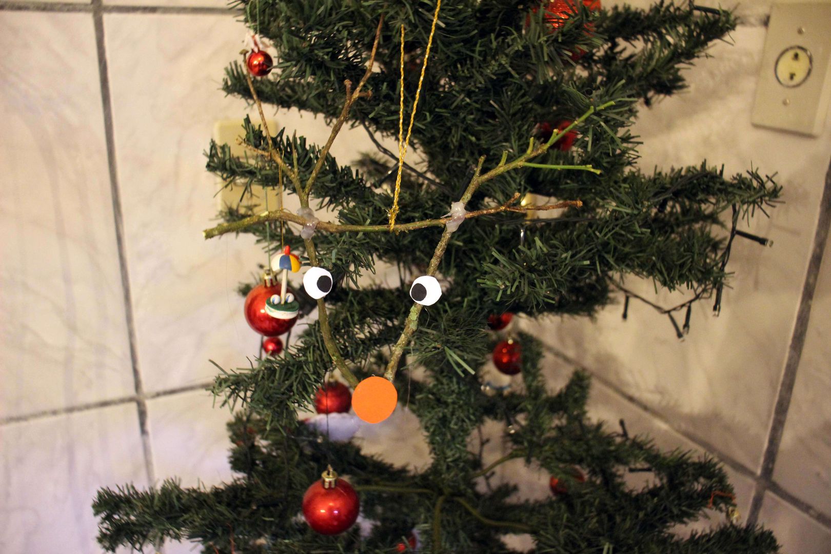 Your 13-Step Guide on Making Easy Twig Reindeer Ornaments | homify
