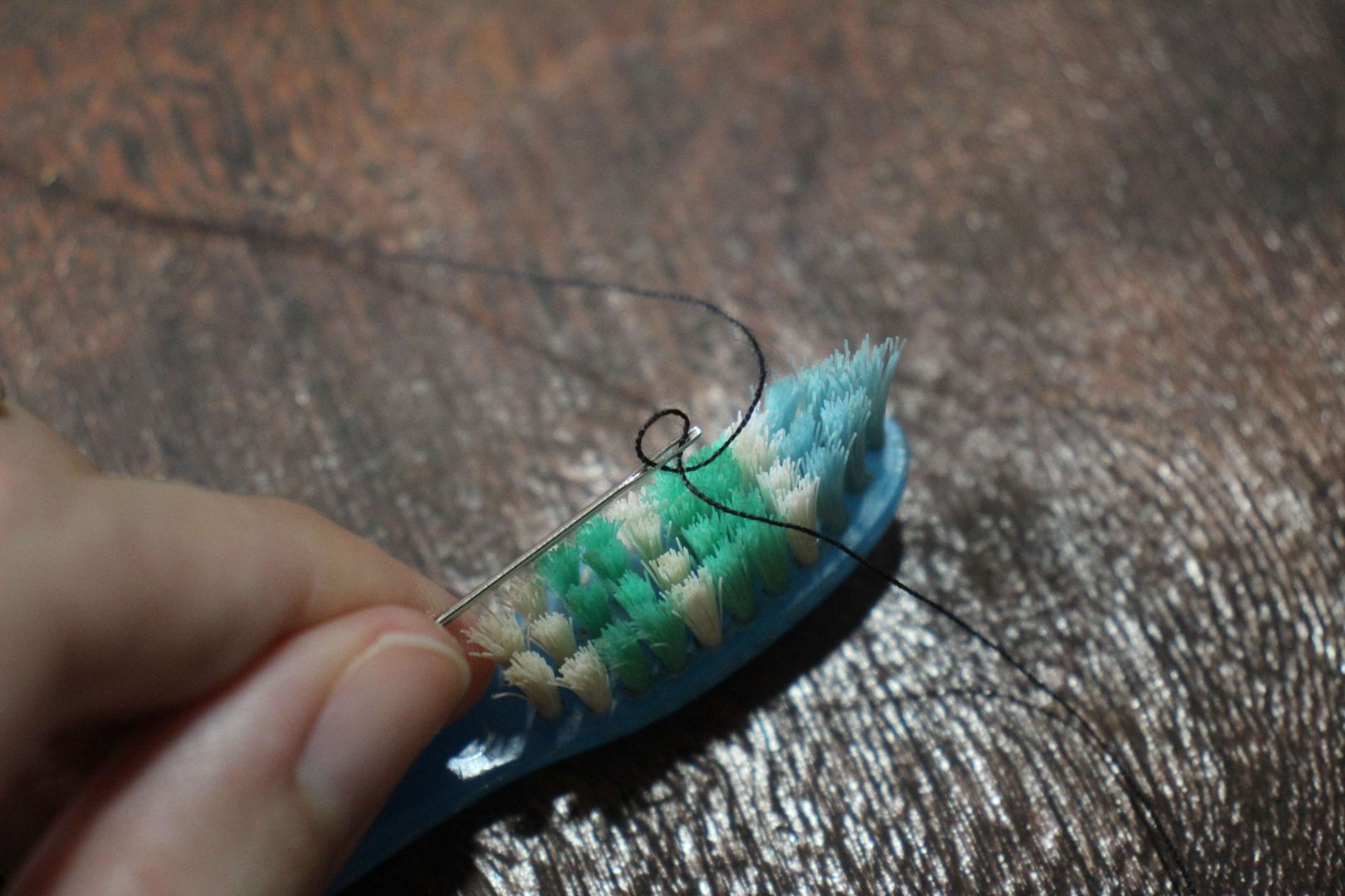 Toothbrush Needle Threading Method: A 5-Step Easy Guide to Threading a ...