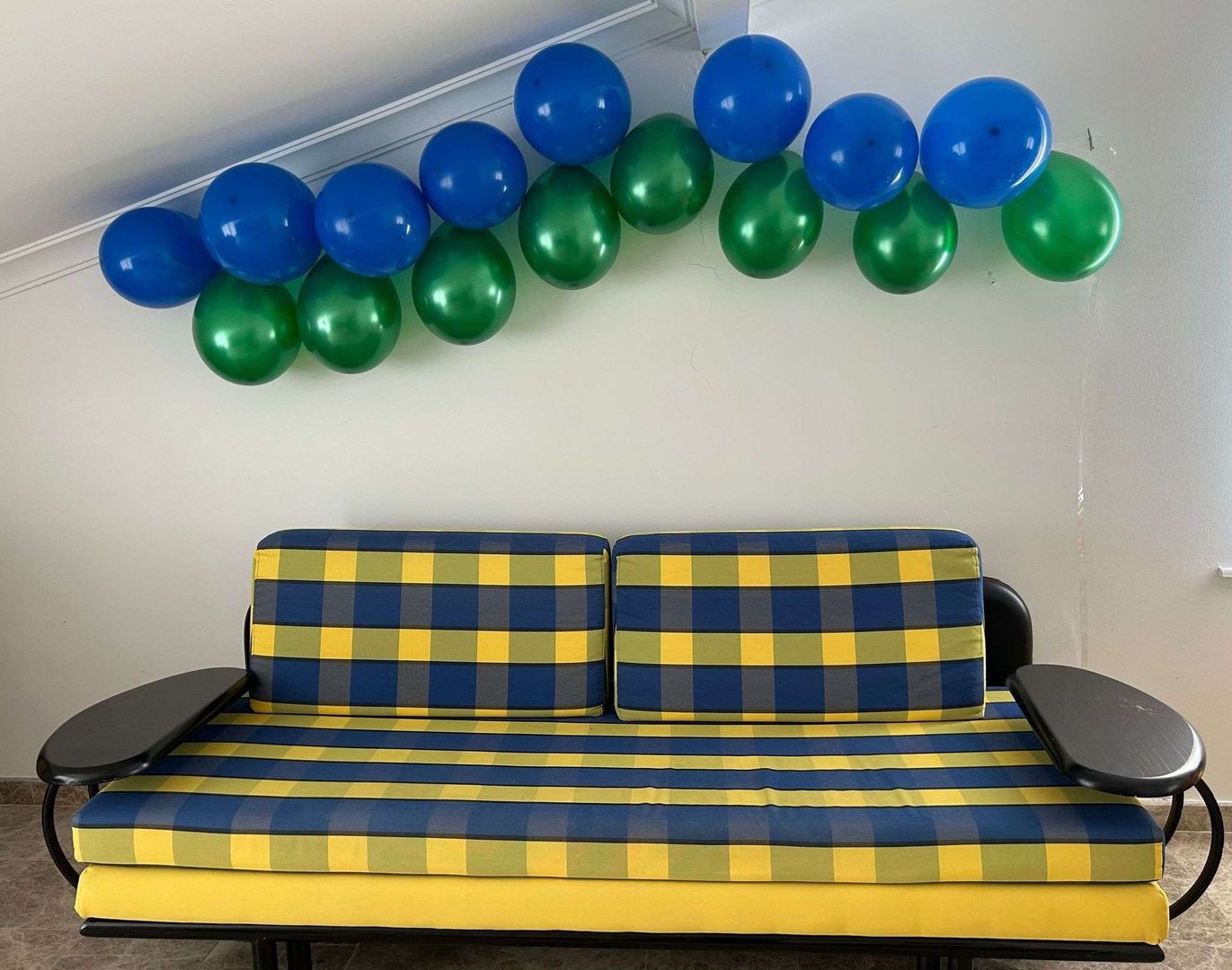 Party Tricks How To Make A Balloon Garland In 8 Steps Homify party-tricks-how-to-make-a-balloon-garland-in-8-steps-homify