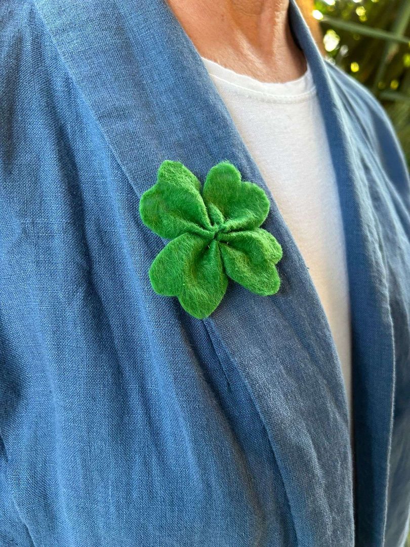How to Make an Easy Felt Shamrock l Beautiful Felt Shamrock Craft ...