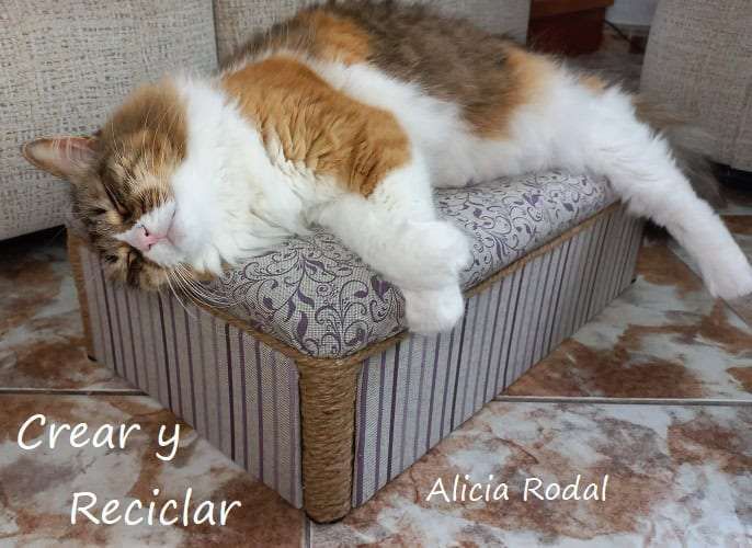 Recyclage DIY : Transformez une Boîte en Repose-pieds Cosy et Tendance ...