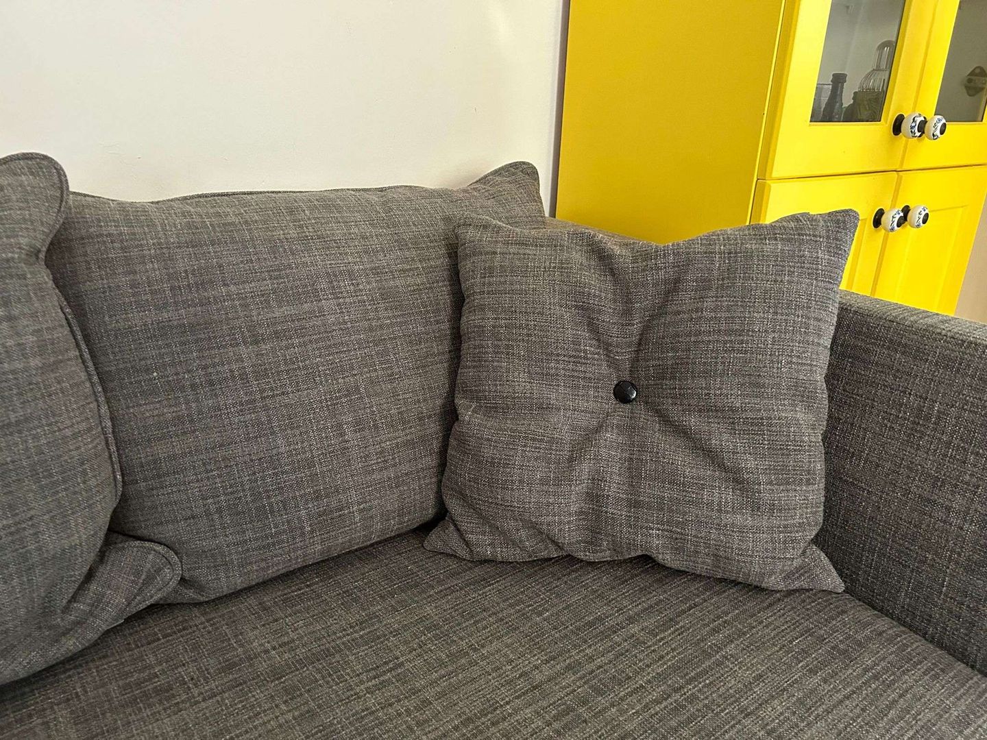 How to Fit Button in Pillow or Cushion l DIY Way to Sewing Button on ...