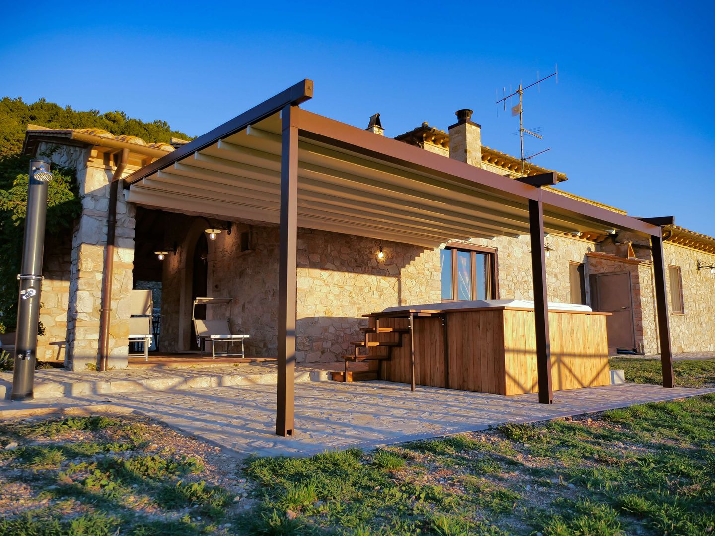 La pergotenda di design che valorizza gli spazi esterni a Terni | homify