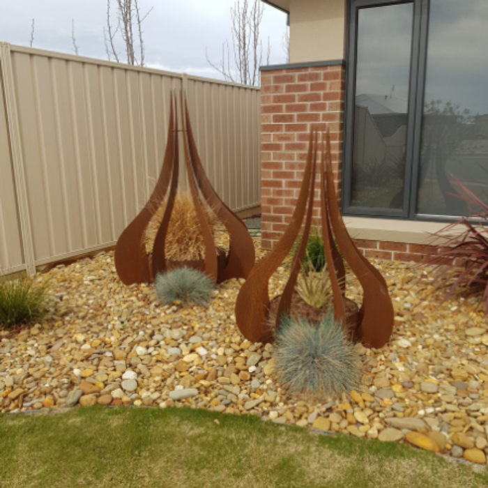 Double teardown sculpture, ironbark metal design | homify
